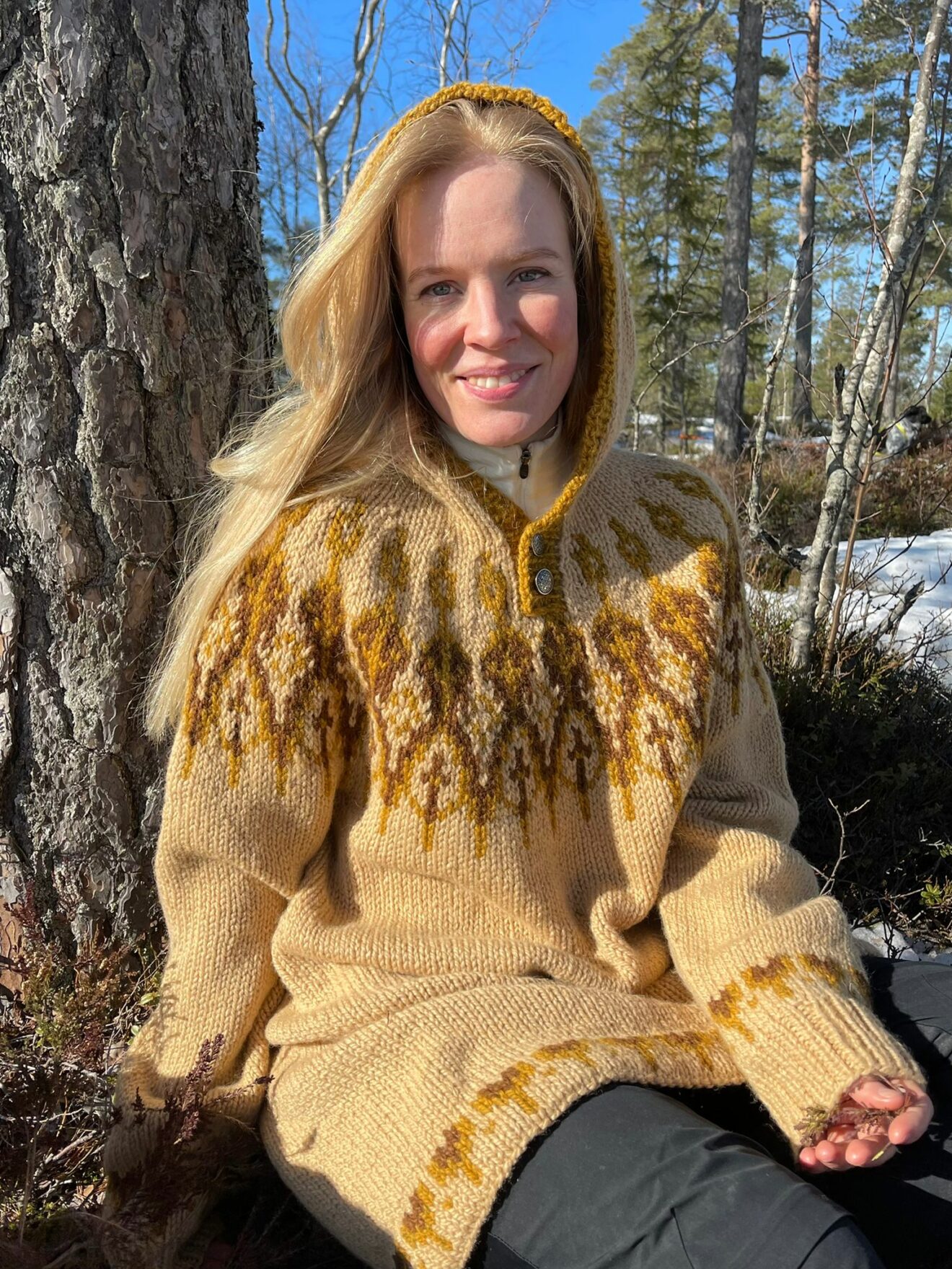Tusseladd polarhette mørk kamel (norsk ull) - LinkaNeumann.com